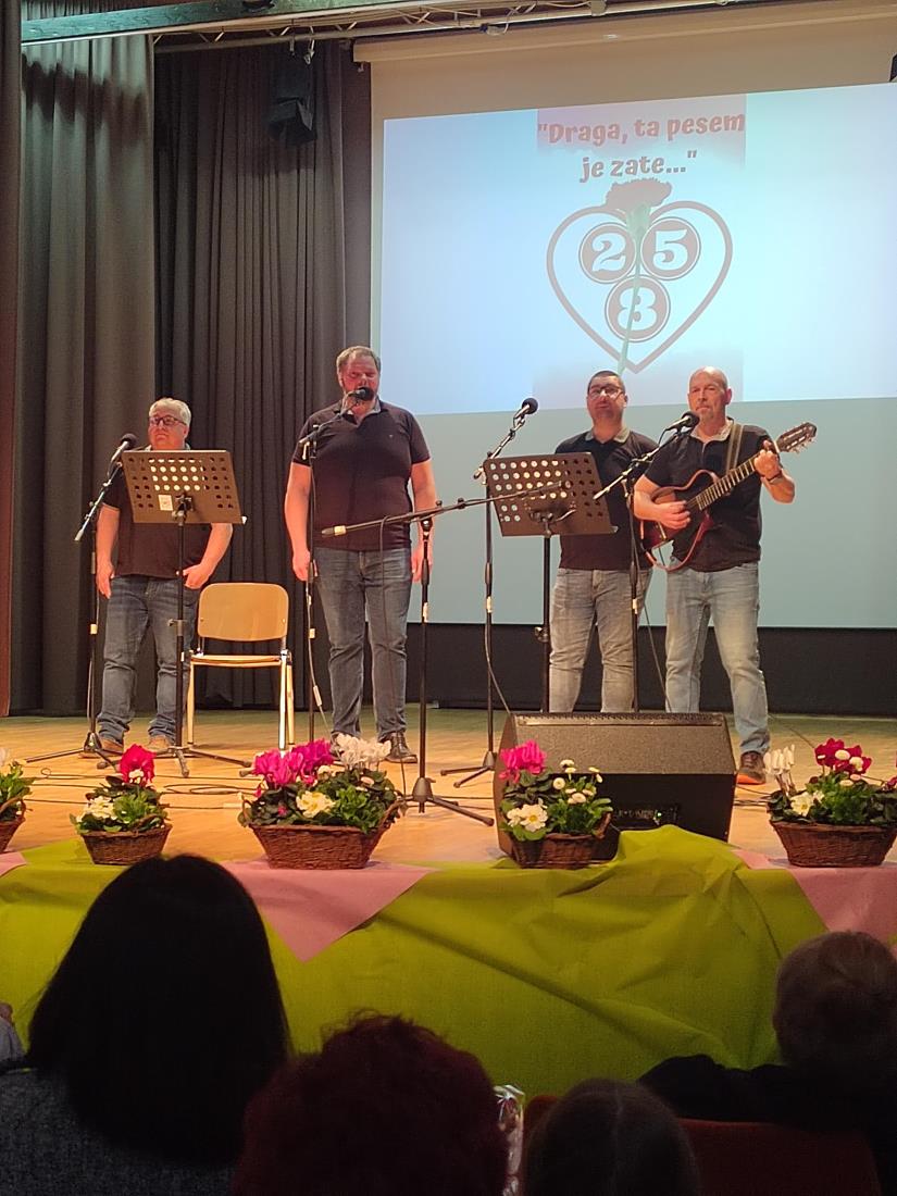 "Draga, ta pesem je zate..." - prireditev ob dnevu žena in materinskem ...